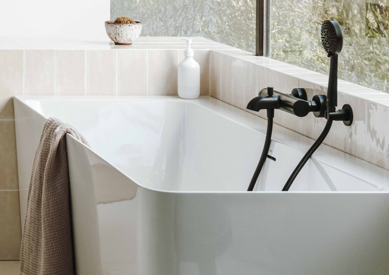 Roca Ona Asymmetric Corner Bath Bathroom Planet